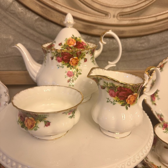 Royal Albert | Dining | Royal Albert Old Country Roses Tea Set In ...